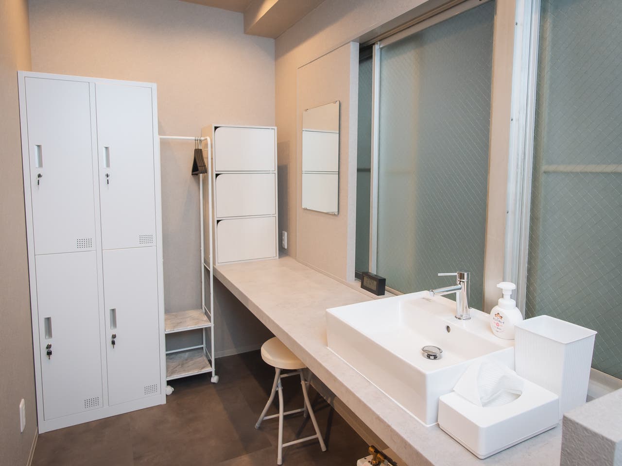 近鉄四日市駅東出口より徒歩2分！パーキングも多くアクセス良好なレンタルジム！パーソナルトレーニングやストレッチ、合トレに最適！の写真3