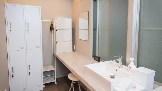 近鉄四日市駅東出口より徒歩2分!パーキングも多くアクセス良好なレンタルジム!パーソナルトレーニングやストレッチ、合トレに最適!の写真3