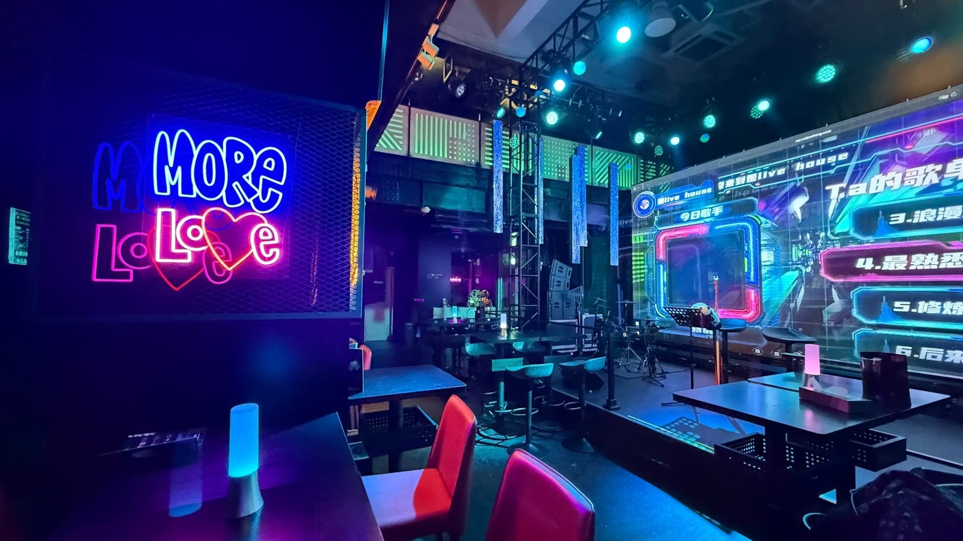 圧倒的な"映え"アメ村のライブハウスの写真1