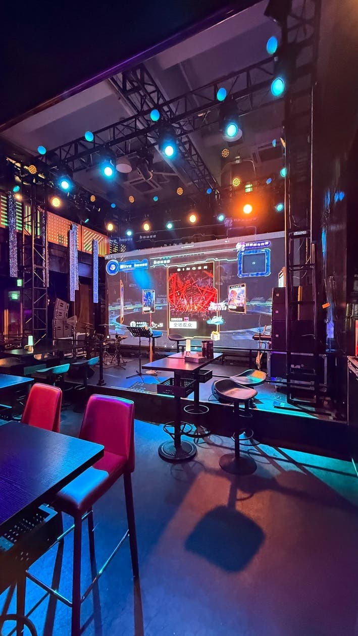 圧倒的な"映え"アメ村のライブハウスの写真2