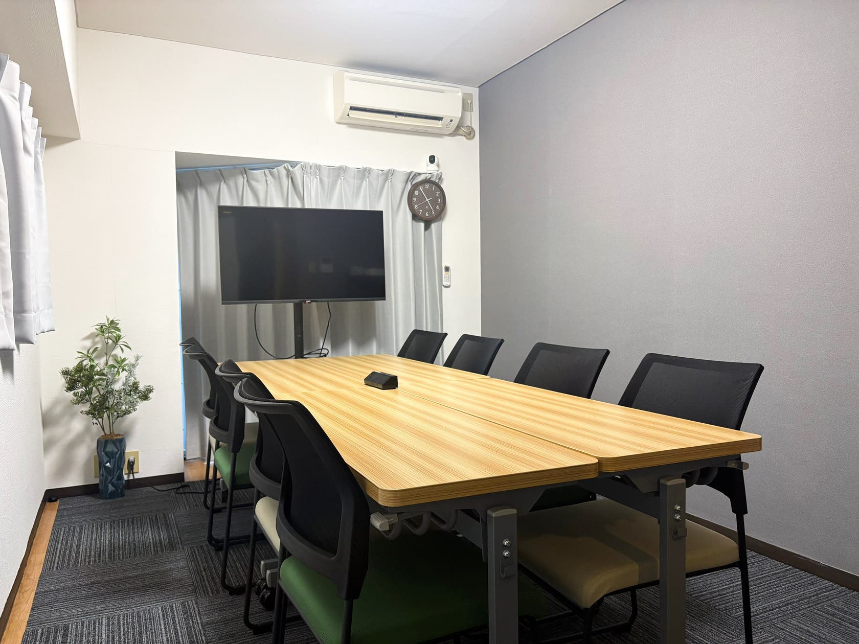 ✨NewOpen✨駅近/丸の内駅徒歩1分🚉高速WiFi・モニター完備💻8人まで利用可💼商談/面談/Web会議に最適✨の写真1