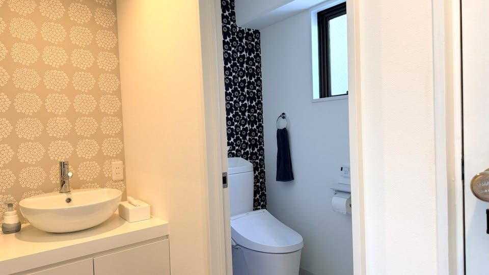 自然光の入る白壁の撮影スタジオ！ヘアセット用にシャワー室完備☆ペット撮影にも♪の写真10