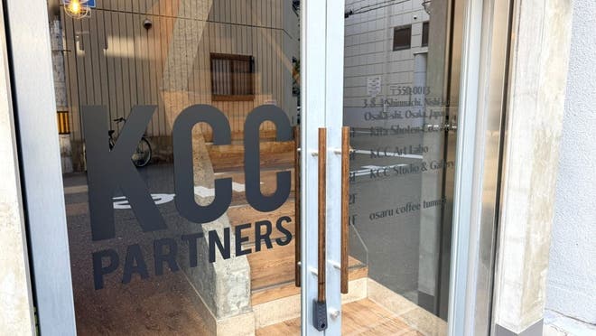 自然光の入る白壁の撮影スタジオ!ヘアセット用にシャワー室完備☆ペット撮影にも♪の写真16