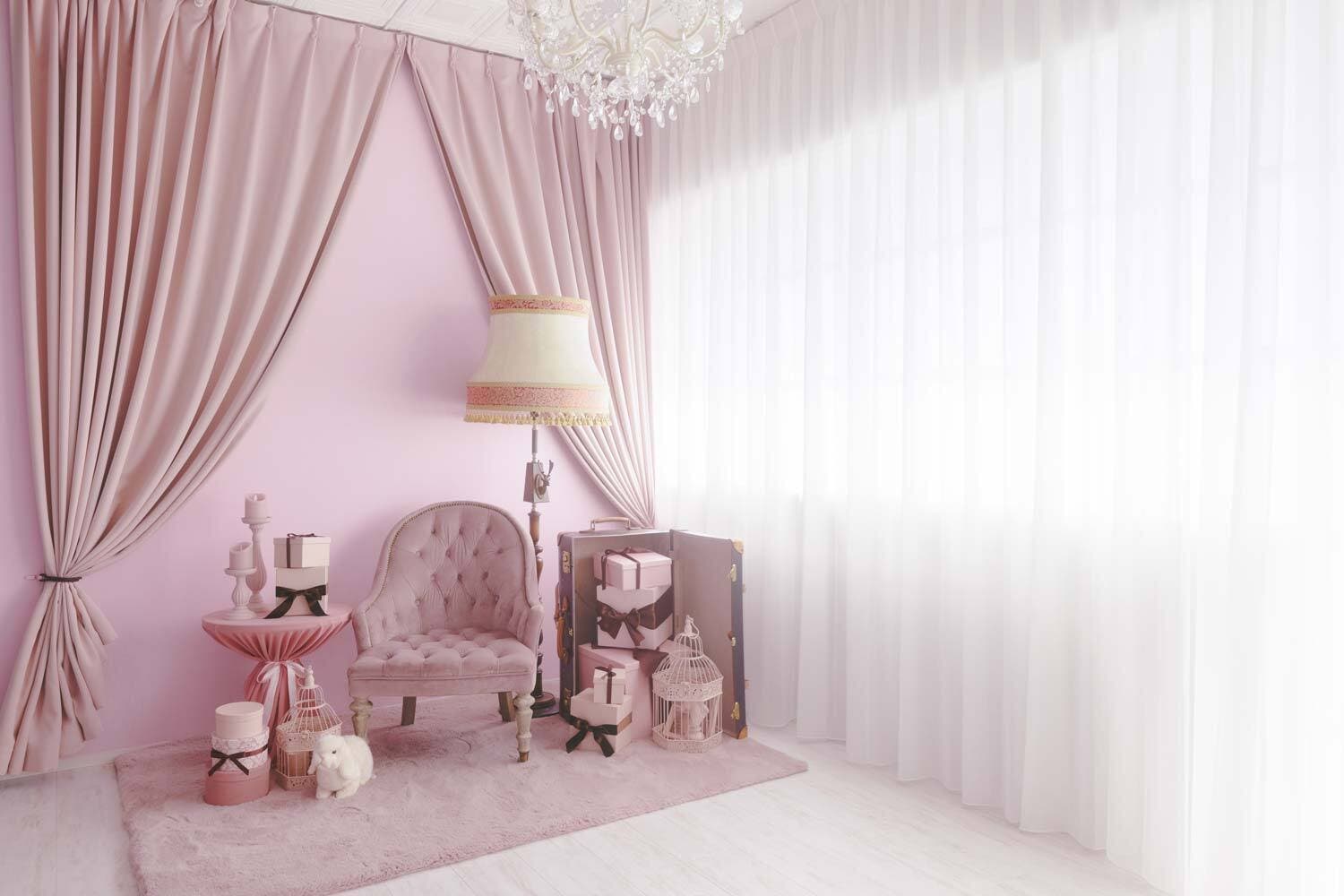 【新宿区】自然光差し込むアンティーク調スタジオ｜駅徒歩4分｜広告｜アパレル｜作品撮り｜コスプレ などの写真1