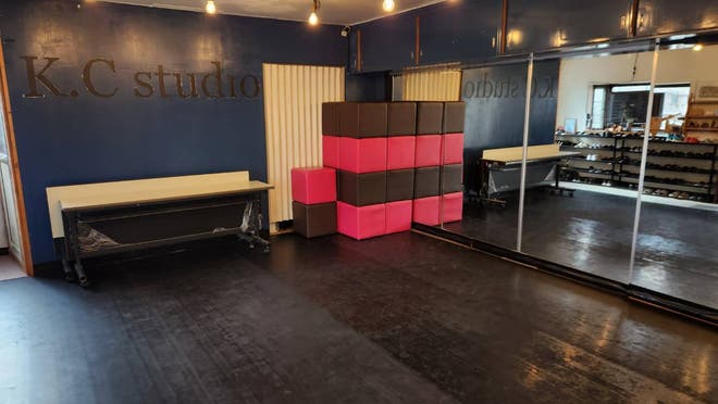 【武庫川駅から徒歩8分】ダンス!会議にも!鏡とリノリウム完備の多目的スペースの写真1