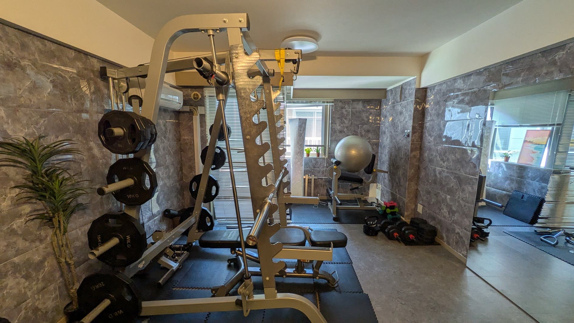 【渋谷駅3分_超広い_清潔シャワー無料】▶スミス&バーベル▶34㎡▶ 最安挑戦▶ 徹底清掃▶清潔シャワー無料の写真4