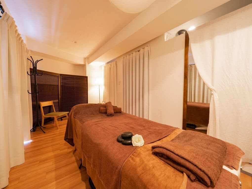 【コスパ最強！1日6,600円】三宮最大級・駅チカ4分の個室サロン｜整体・エステOK１日定額プランあり！の写真1