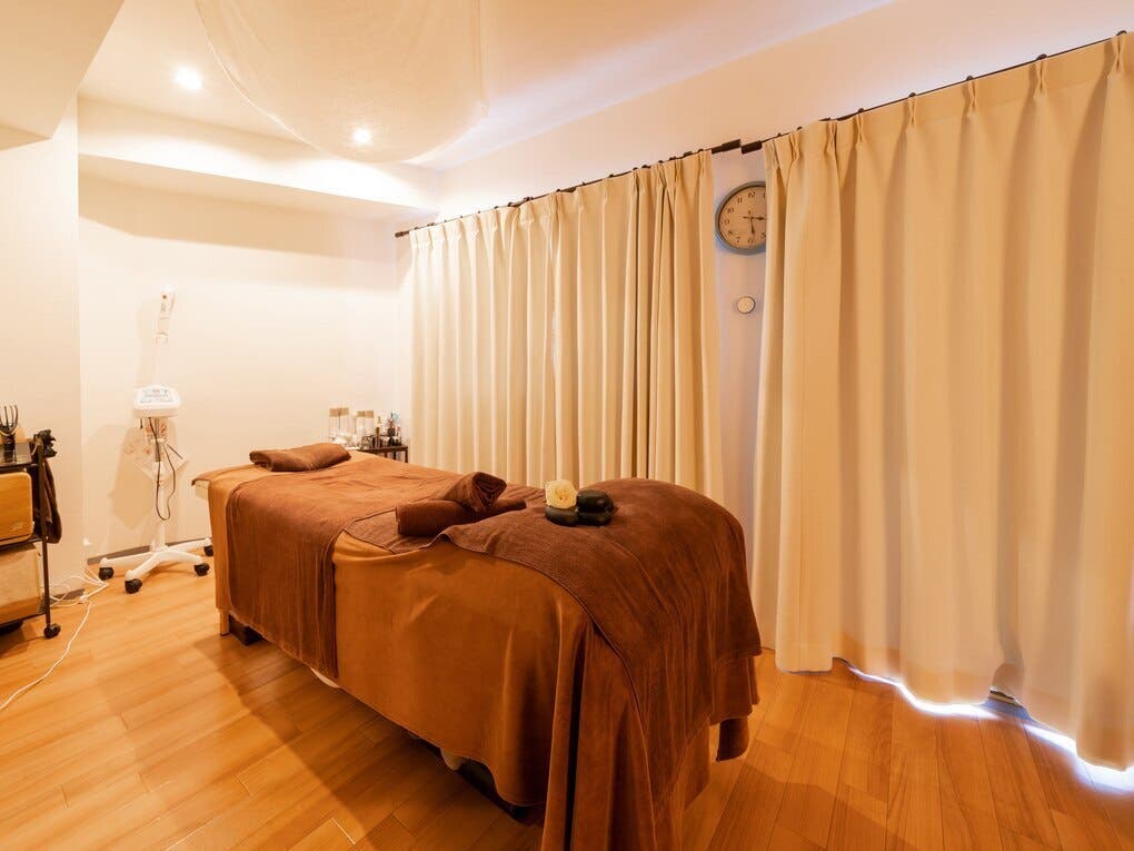 【コスパ最強！1日6,600円】三宮最大級・駅チカ4分の個室サロン｜整体・エステOK１日定額プランあり！の写真3