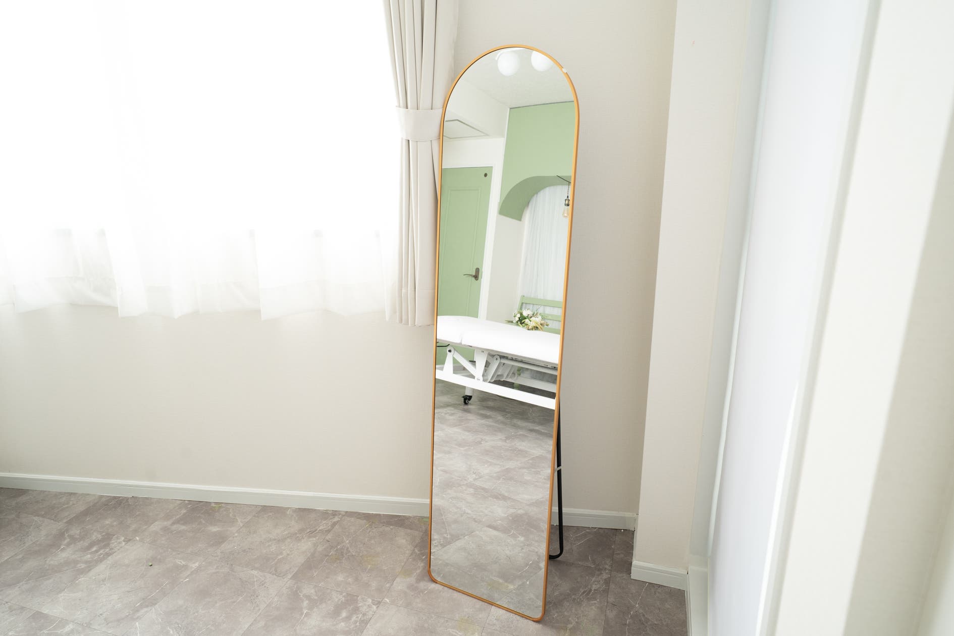 《OPENセール中🎉》【中野徒歩3分】完全個室レンタルサロン✨エステ・整体・ネイル・撮影｜見学受付中｜備品充実｜調光ライトの写真24