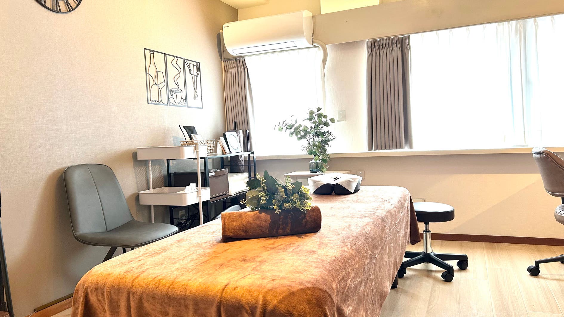 大森駅徒歩4分【当日予約OK】清潔感あふれる完全個室のレンタルサロン｜施術ベッド・タオル完備｜オープン記念特別価格実施中の写真1