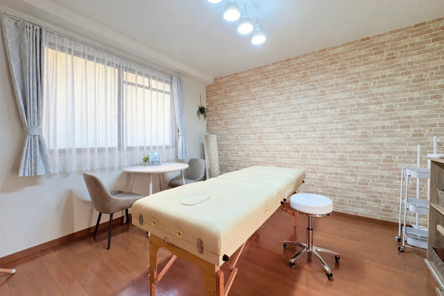 【柏駅4分🚶‍♀️】完全個室の北欧風サロン🏠静かで使いやすく、初めてでも安心｜無料備品多数の写真1