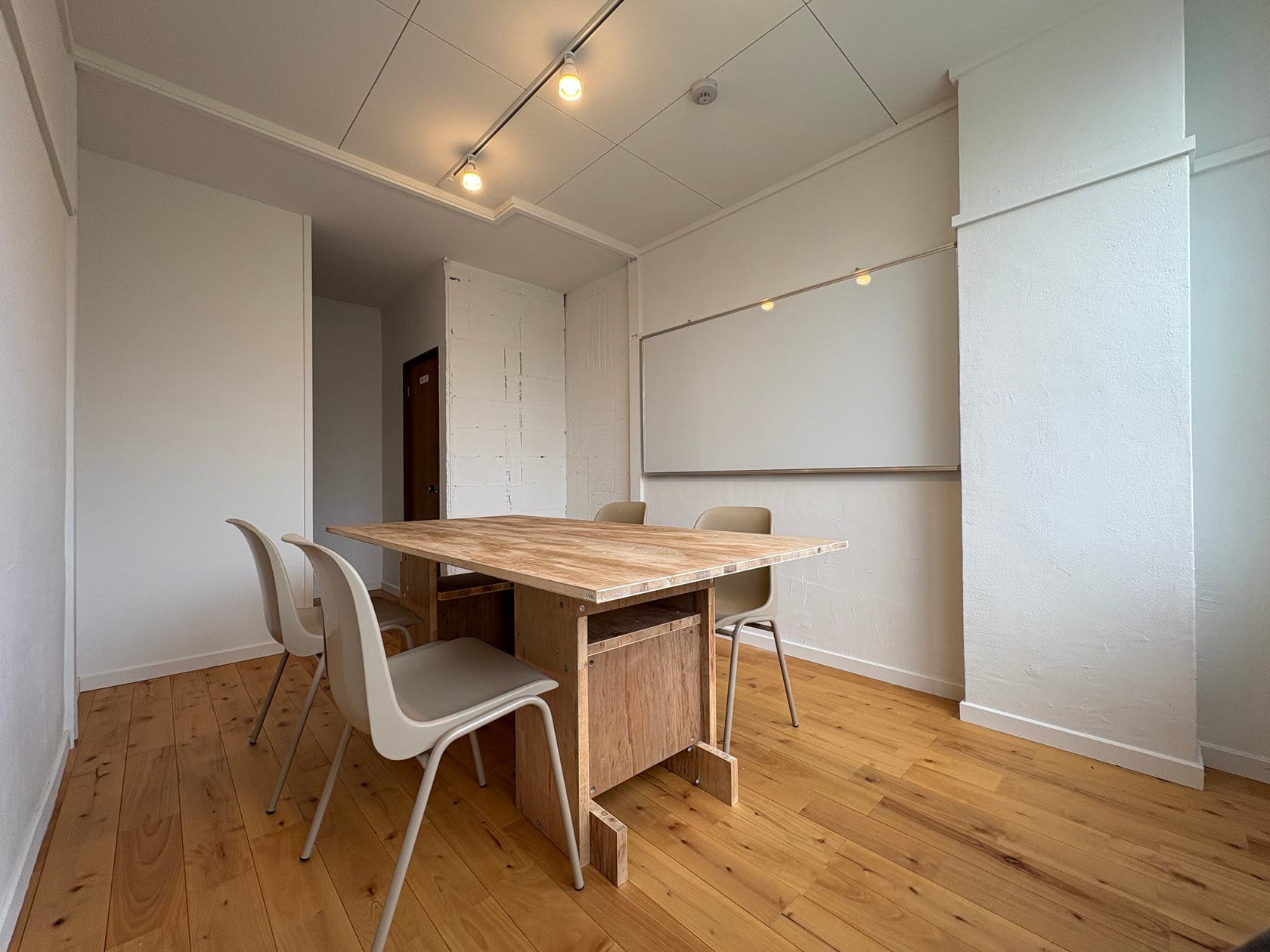 KIRI:SOM1972｜下関駅から徒歩5分！オフィス利用やイベント利用可能なスペースの写真1