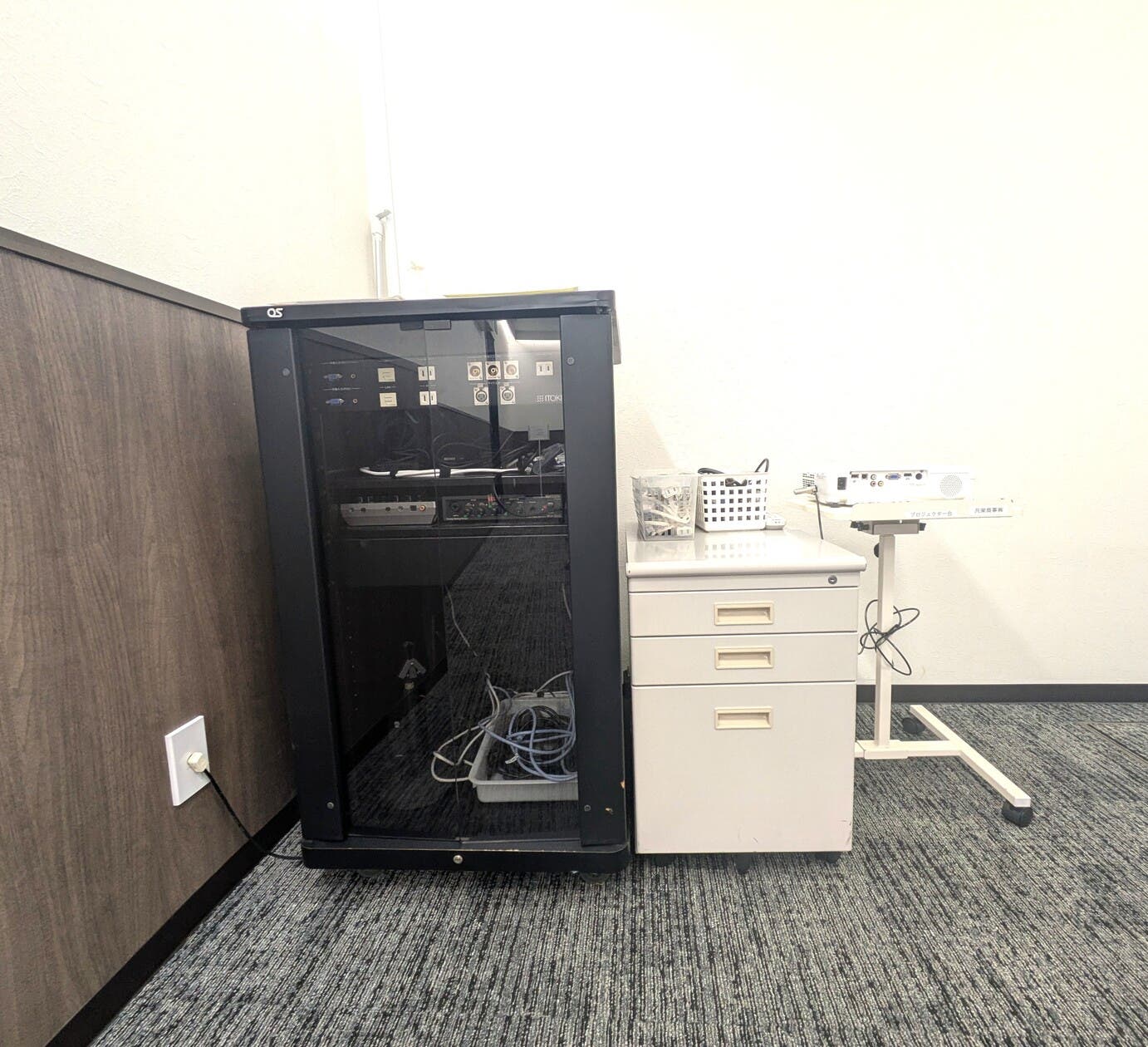 併設の控室も利用可能！レンタルスペース＆大会議室【大阪駅・梅田駅各線より徒歩3分～5分の好立地♪】の写真12