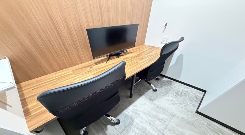 【浅草駅から徒歩1分】モニター・フリードリンク付き2名個室（ブース2）