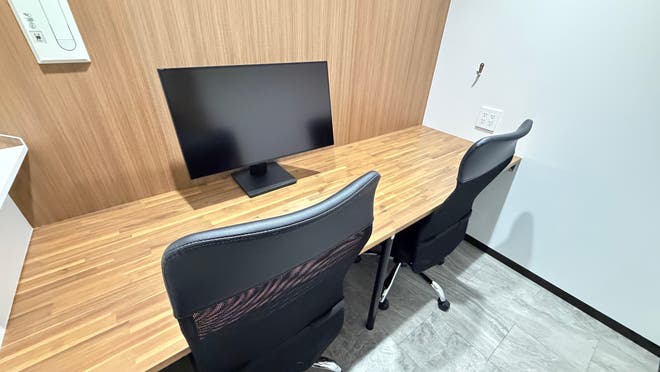 【浅草駅から徒歩1分】モニター・フリードリンク付き2名個室(ブース20)の写真1