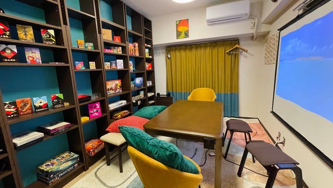 【1日予約が得】新宿10分🍍ボードゲームやマダミスのあるカジュアル会議室🎲映画鑑賞や飲み会、おうちデートにも🍷の写真1