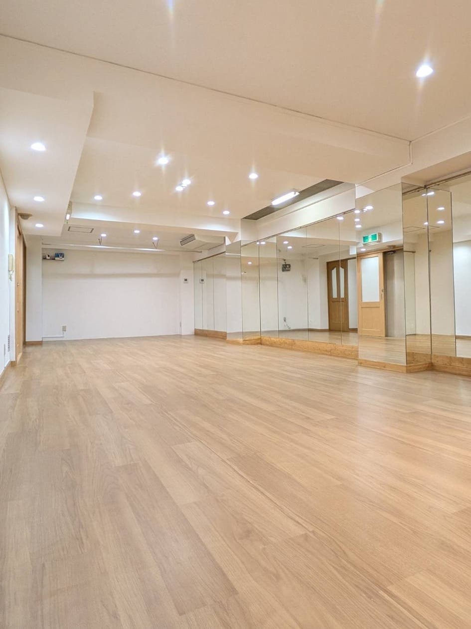 大久保駅南口徒歩１分！ダンスや楽器演奏（ドラムなどの打楽器不可。）も可能な多目的スタジオ！の写真2