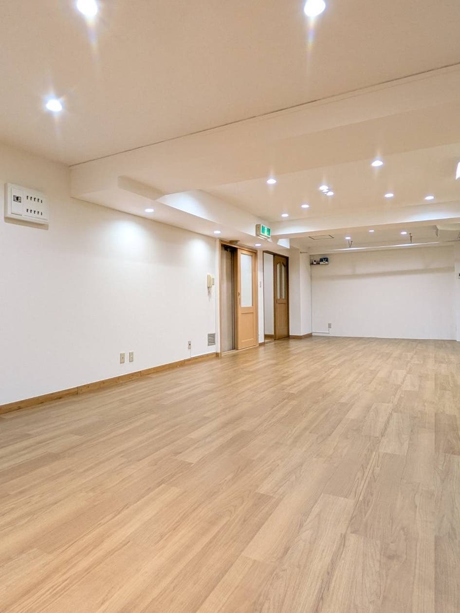 大久保駅南口徒歩１分！ダンスや楽器演奏（ドラムなどの打楽器不可。）も可能な多目的スタジオ！の写真3