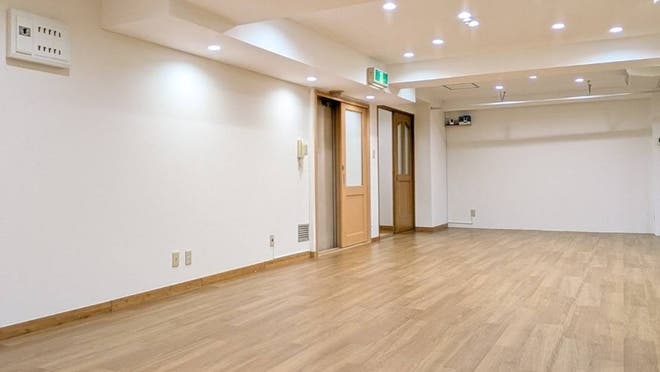 大久保駅南口徒歩1分!ダンスや楽器演奏(ドラムなどの打楽器不可。)も可能な多目的スタジオ!の写真3