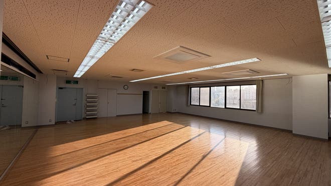 【平塚駅徒歩2分】地域最大級116㎡!大人数レッスン・大型フォーメーション確認に最適な本格ダンススタジオ「Shore」の写真2