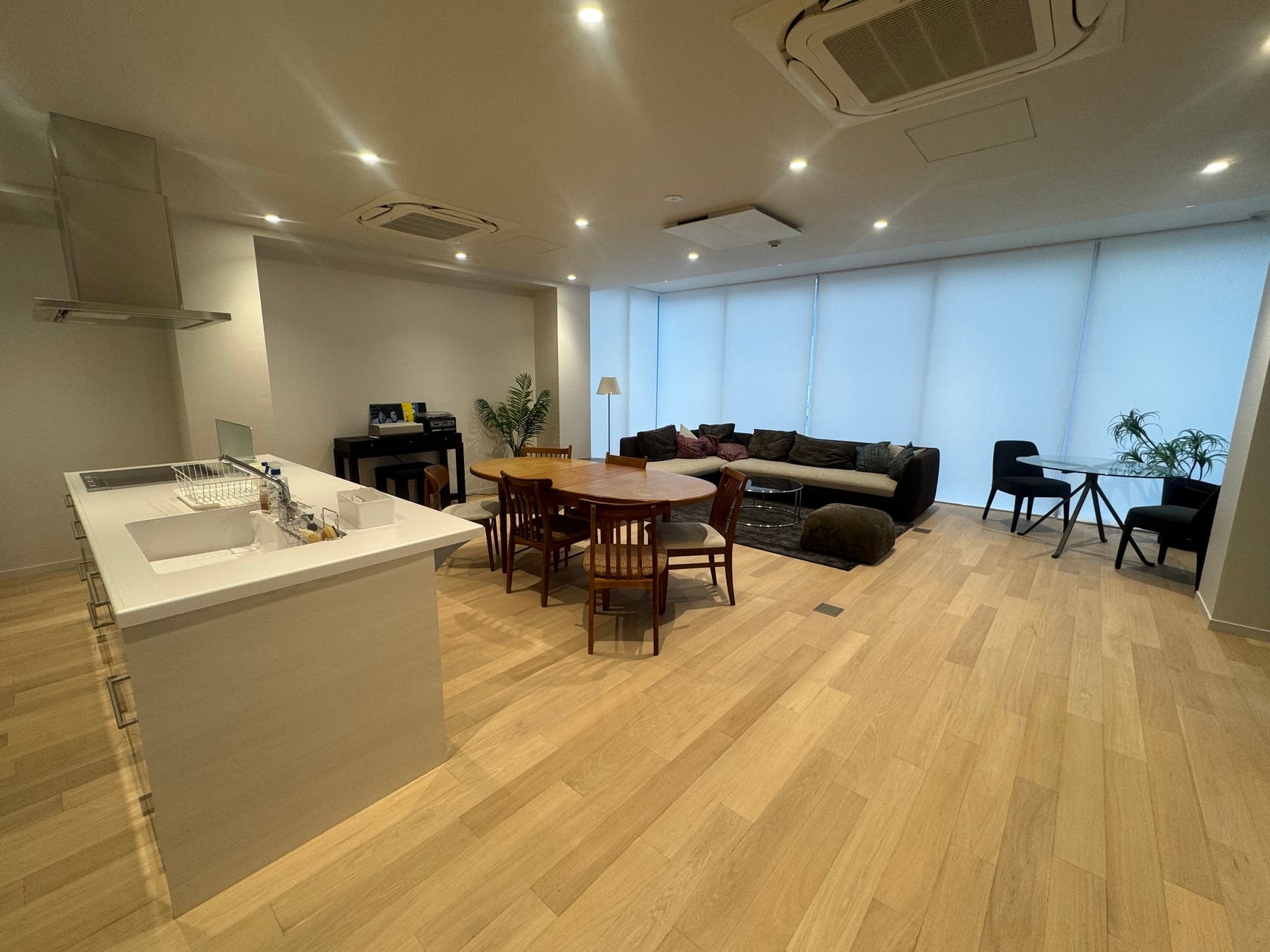 撮影からお子様連れのパーティーまで。本格キッチン完備のキッチンスタジオ！の写真1