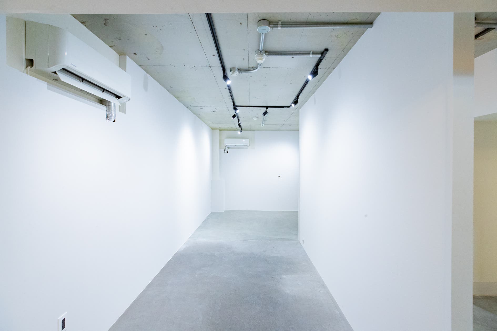 栄駅・矢場町駅チカ！｜個展・展示会・ポップアップ・セミナーにぴったりサイズなレンタルスペース！の写真1