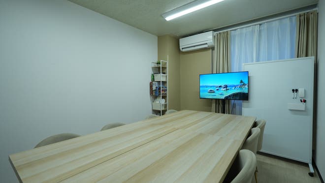 【関内駅徒歩1分】24時間利用可能!テレビ、高速WiFi、ホワイトボード完備☆会議/打合せ/オンライン/ボドゲに最適の写真3