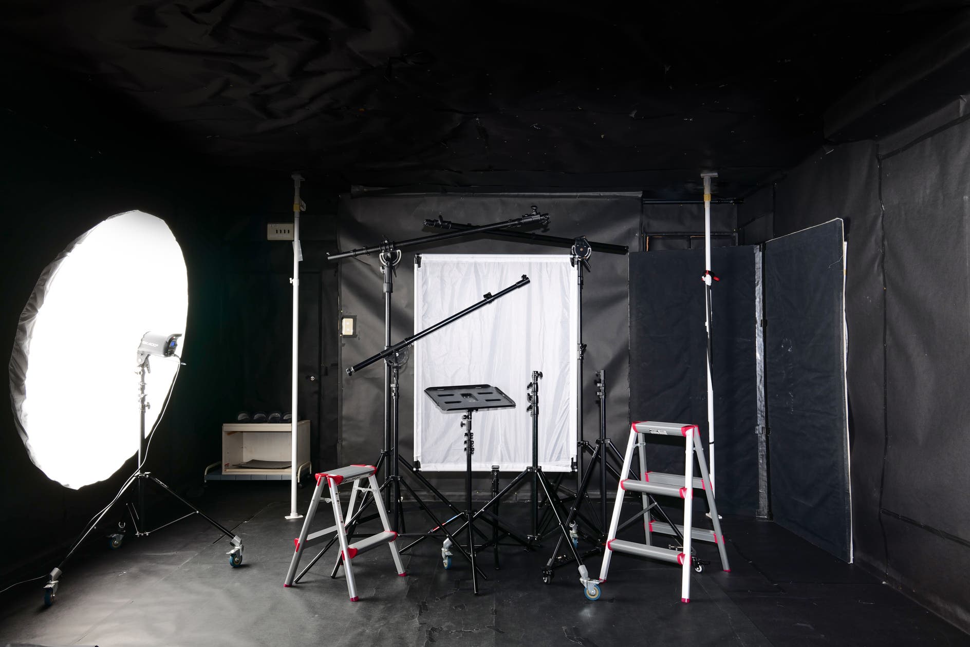 2026年3月新規オープン!! 心斎橋より20分で常備機材も豊富!! 昭和町駅最寄りの無地背景特化の写真スタジオの写真2