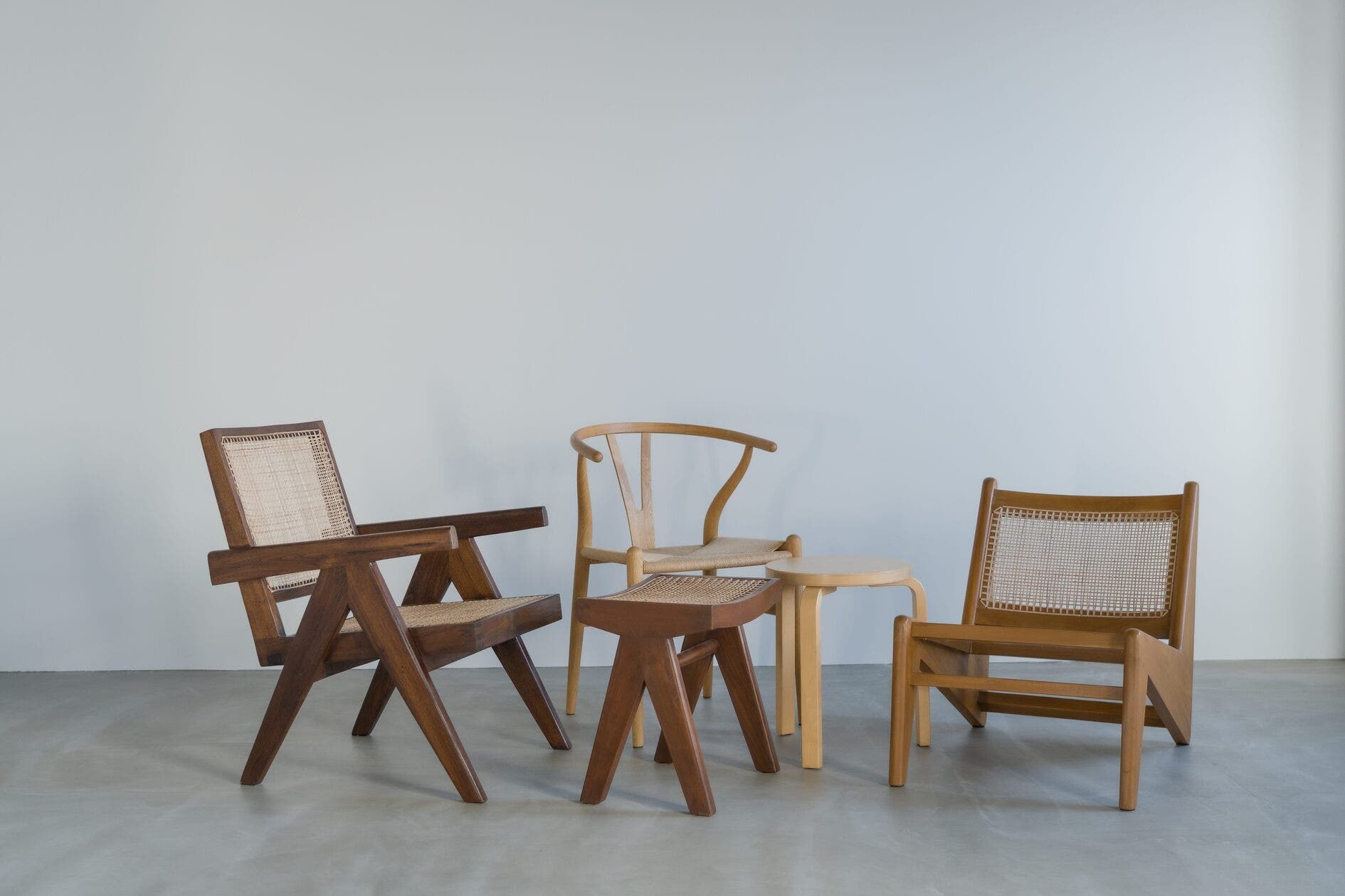 【堺筋本町】自然光溢れるレンタル撮影スタジオ、白モルタル壁、白コンクリート床・モルタル黒壁コンクリート黒床の黒ホリゾントの写真27