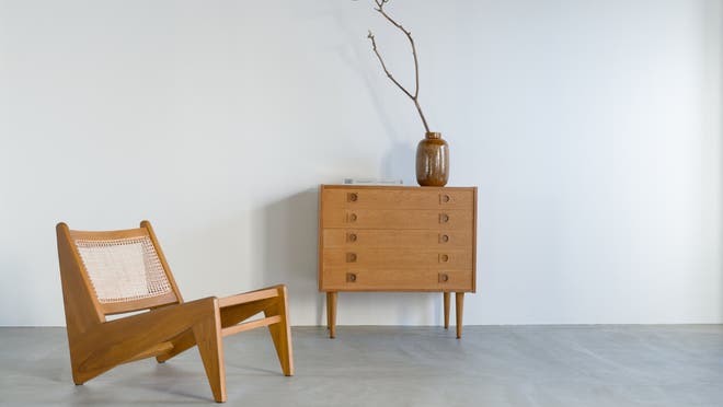 【堺筋本町】自然光溢れるレンタル撮影スタジオ、白モルタル壁、白コンクリート床・モルタル黒壁コンクリート黒床の黒ホリゾントの写真17