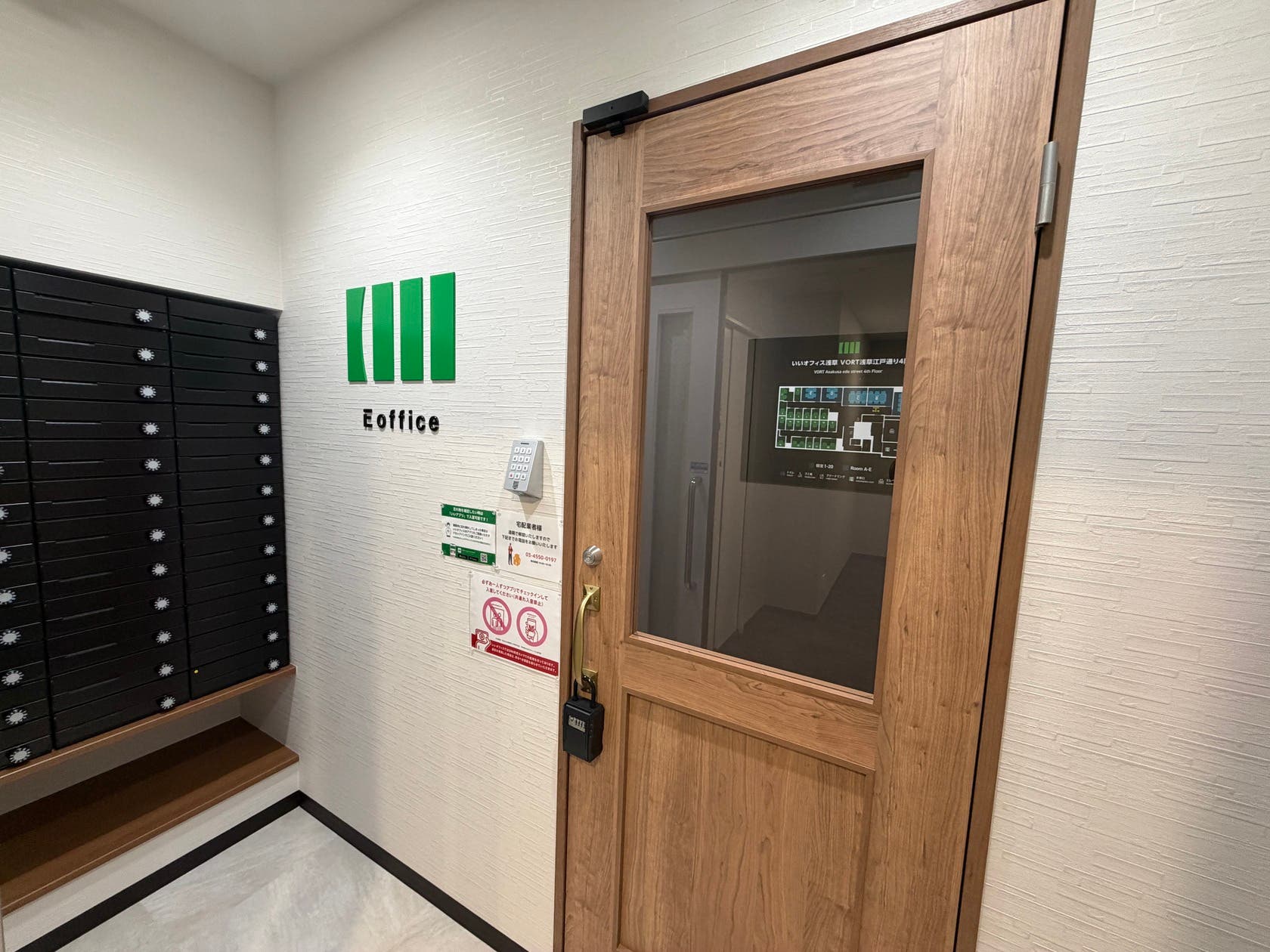 【浅草駅から徒歩1分】モニター・フリードリンク付き1名個室（ブース3）の写真5