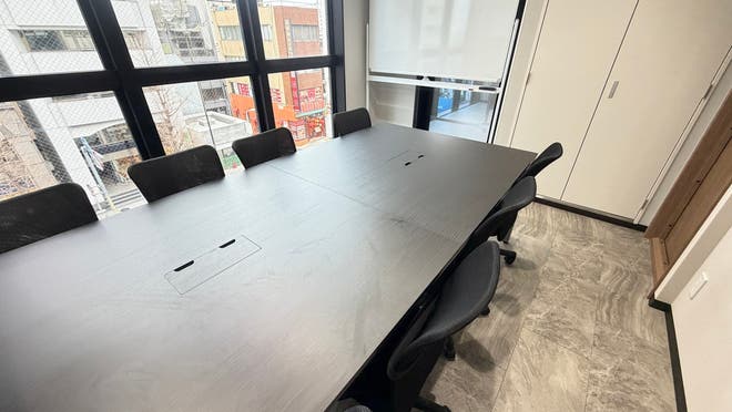 【浅草駅から徒歩1分】モニター・フリードリンク付き8名会議室(Room A)の写真2