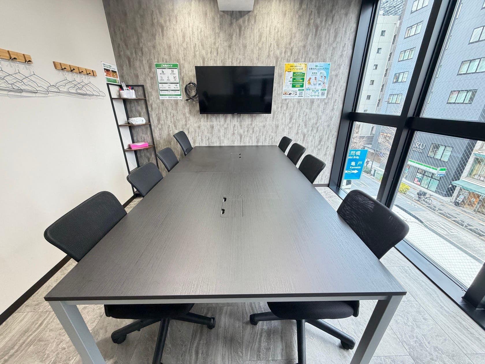 【浅草駅から徒歩1分】モニター・フリードリンク付き８名会議室（Room A）の写真3