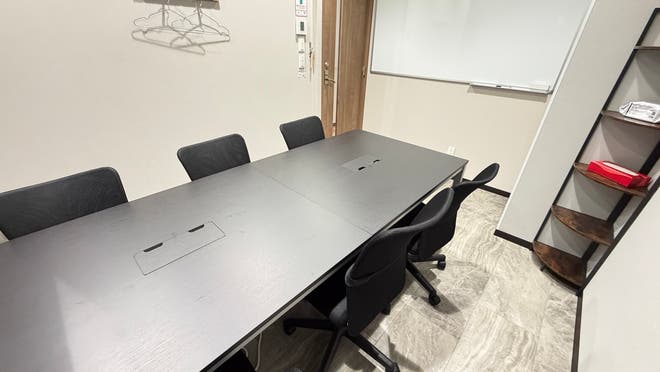 【浅草駅から徒歩1分】モニター・フリードリンク付き6名会議室(RoomC)の写真1