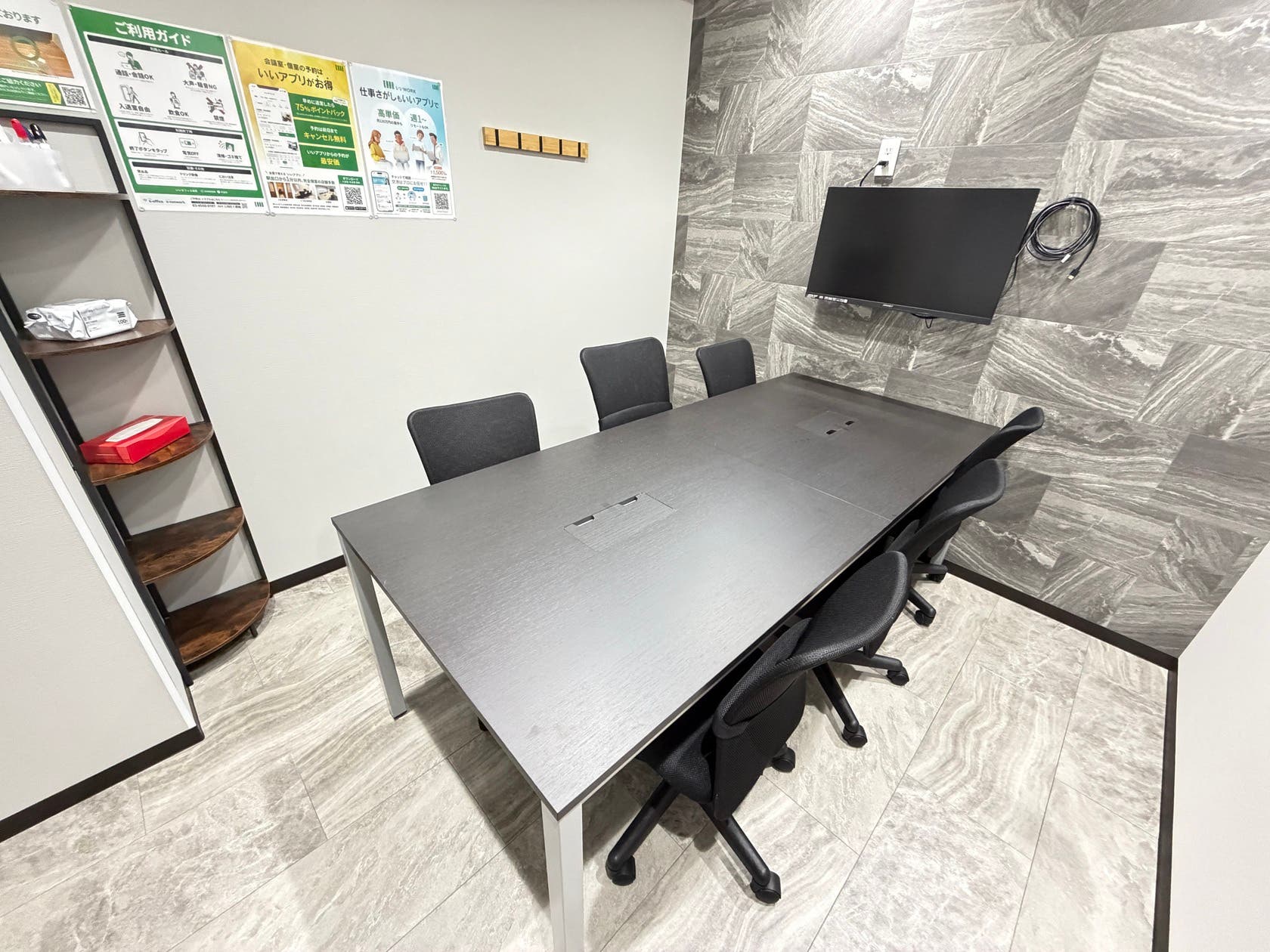 【浅草駅から徒歩1分】モニター・フリードリンク付き6名会議室（RoomC）の写真2