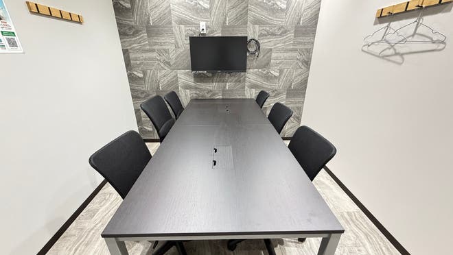 【浅草駅から徒歩1分】モニター・フリードリンク付き6名会議室(RoomC)の写真3