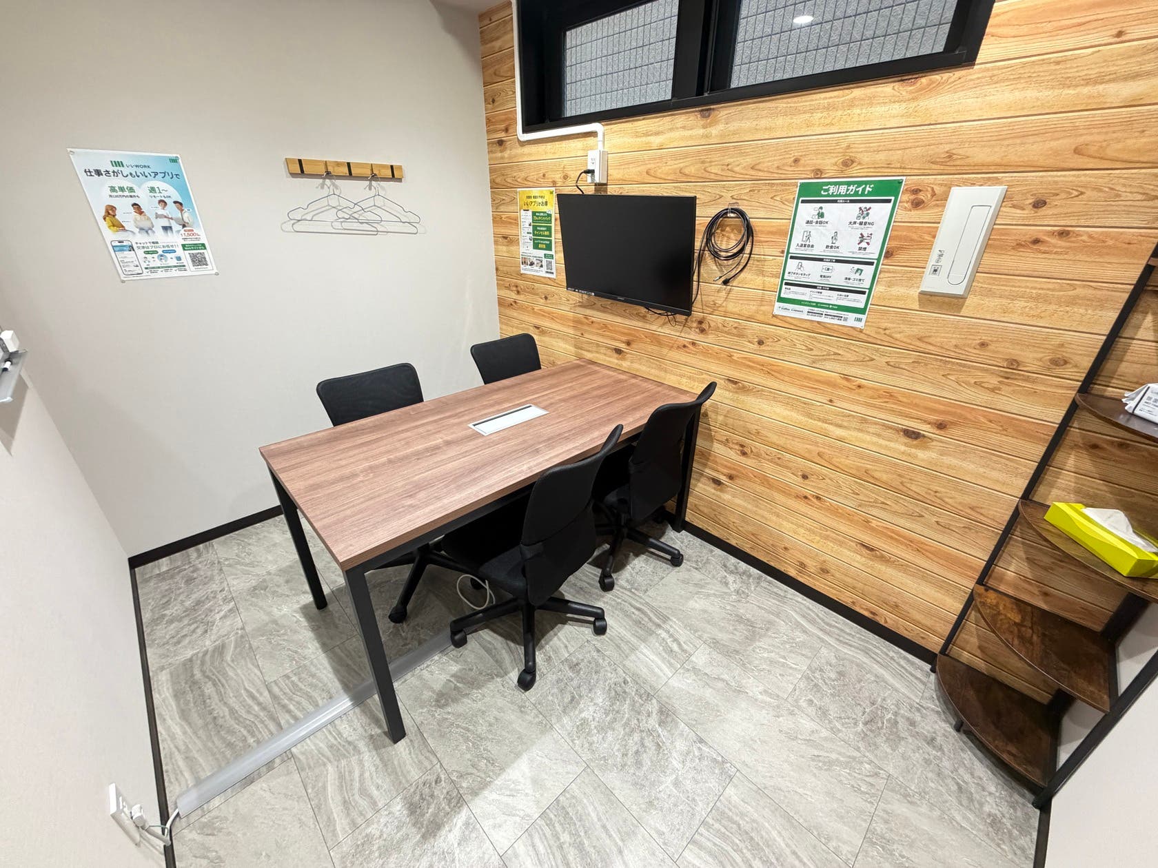 【浅草駅から徒歩1分】モニター・フリードリンク付き4名会議室（RoomD）の写真3