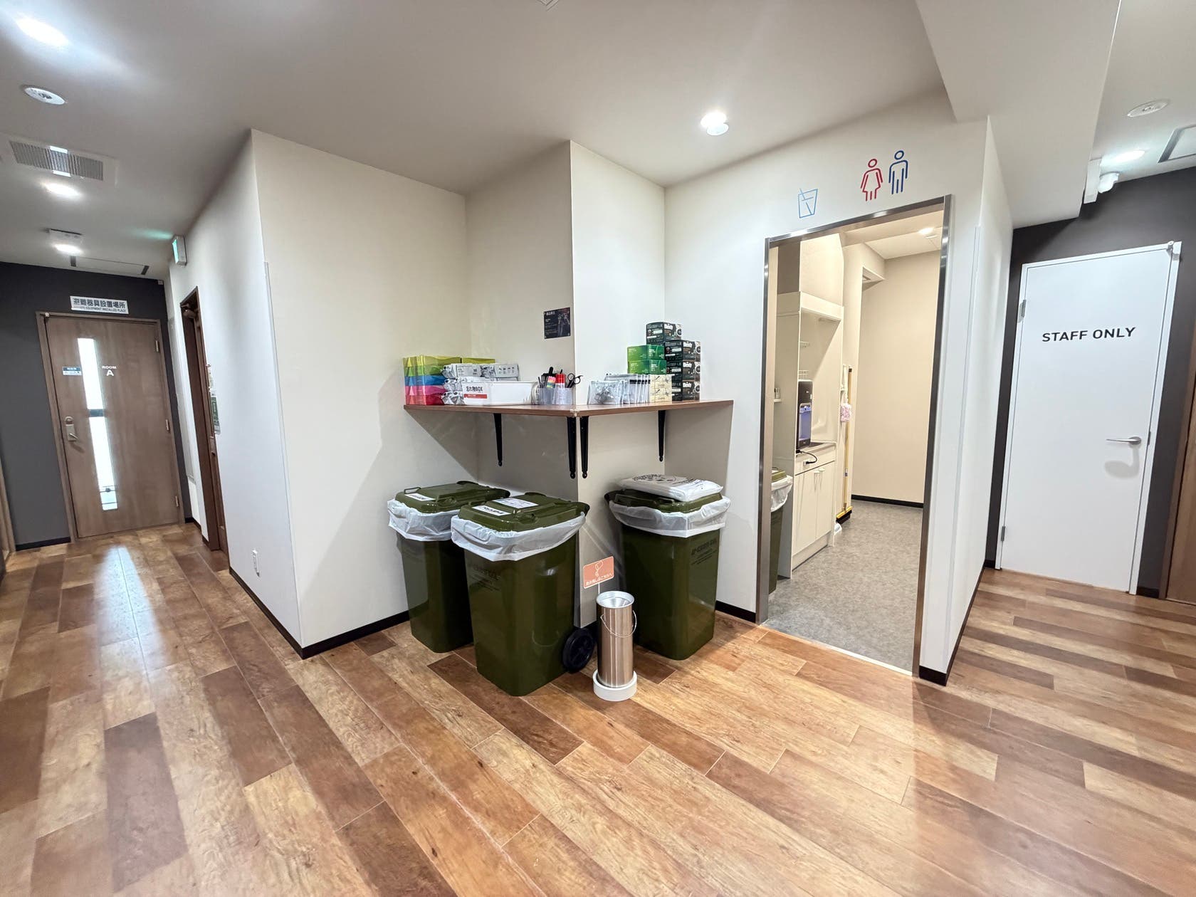 【浅草駅から徒歩1分】モニター・フリードリンク付き4名会議室（RoomD）の写真4