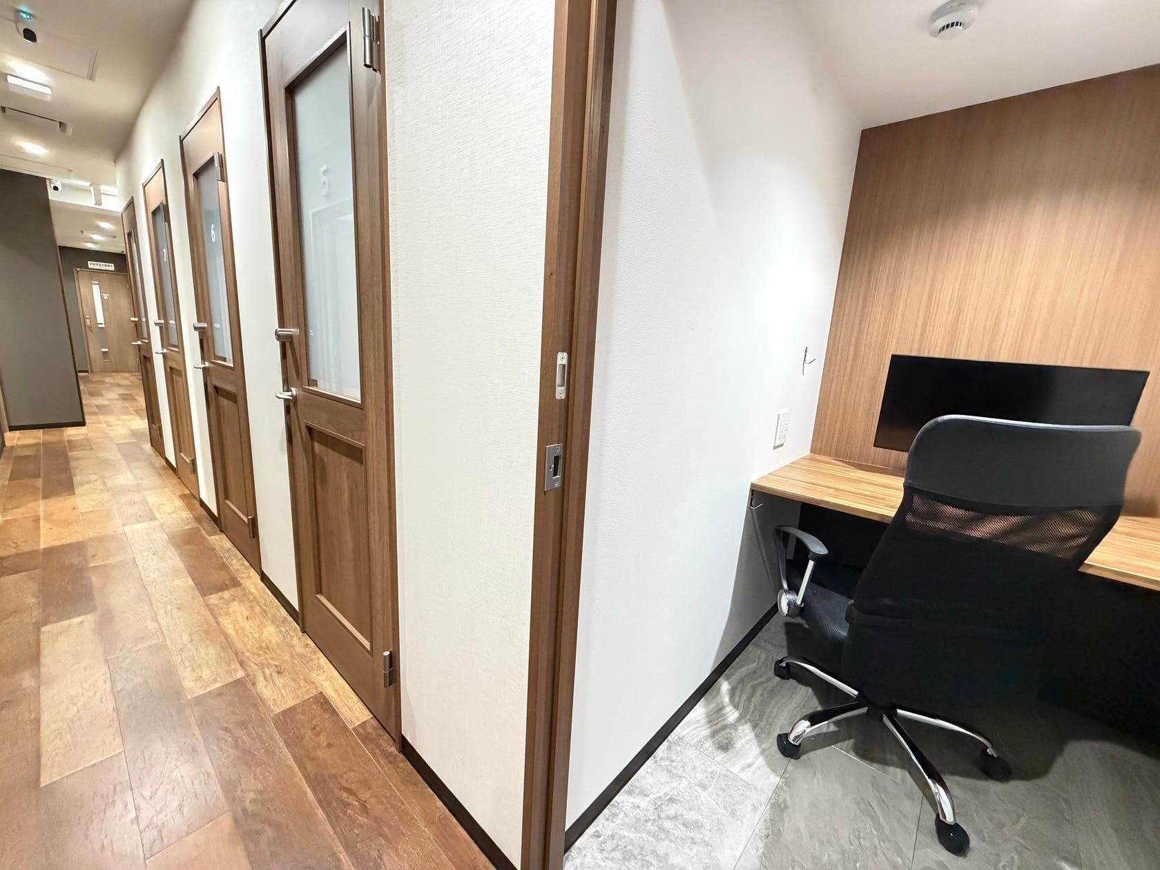 【浅草駅から徒歩1分】モニター・フリードリンク付き4名会議室（RoomD）の写真8