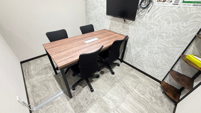 【浅草駅から徒歩1分】モニター・フリードリンク付き4名会議室(RoomE)の写真2