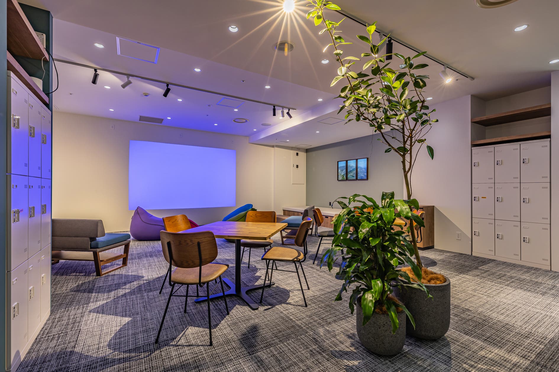 【新静岡駅徒歩1分】最大20名｜静かな地下空間｜講義・研修・会議向けの写真1