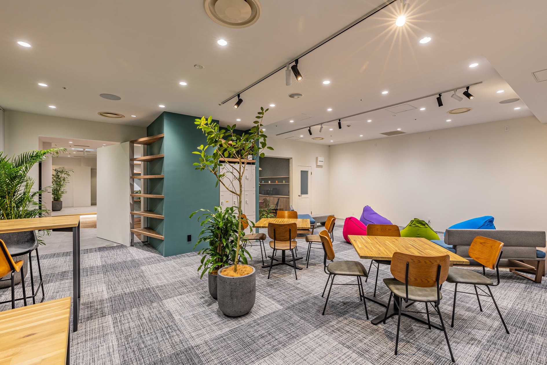 【新静岡駅徒歩1分】最大20名｜静かな地下空間｜講義・研修・会議向けの写真4