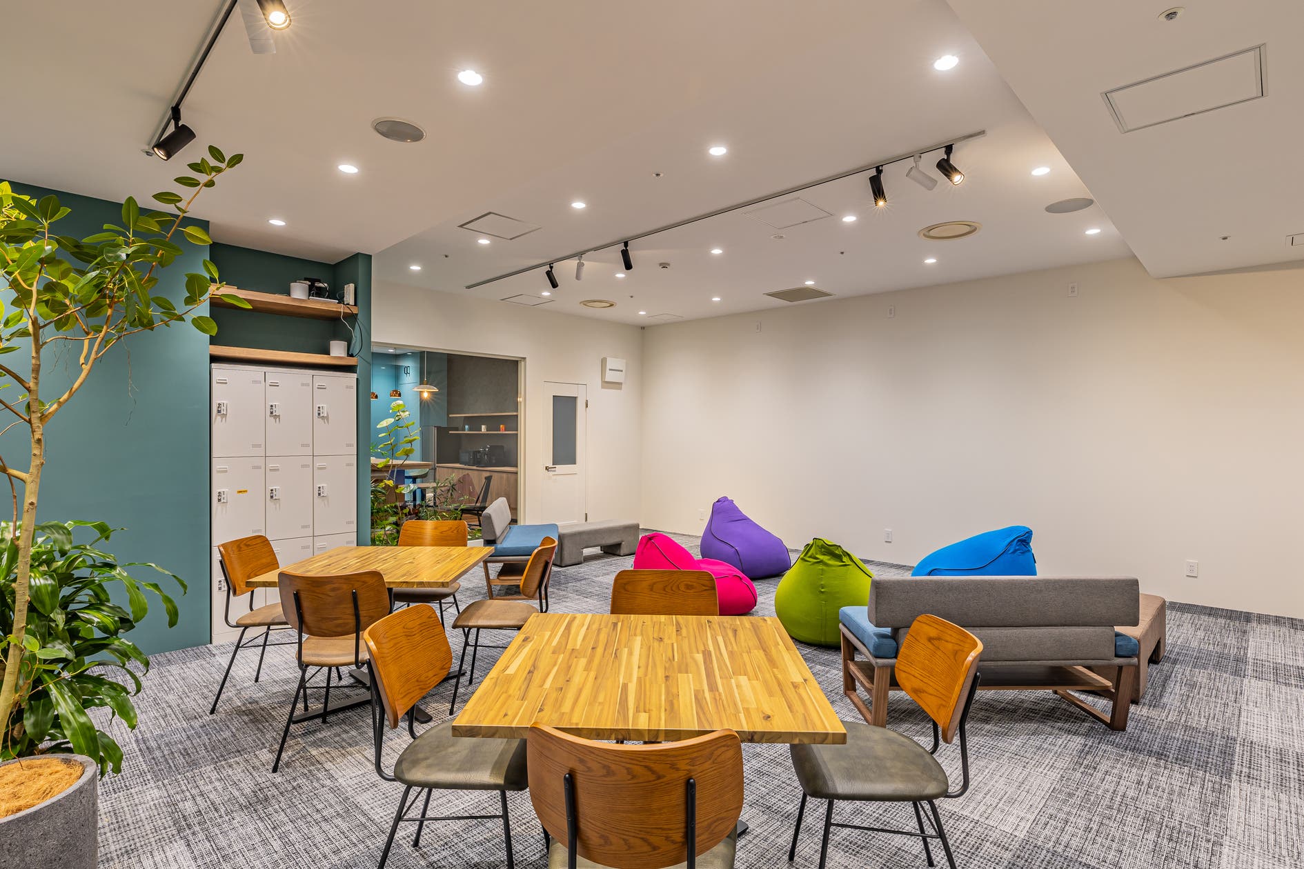 【新静岡駅徒歩1分】最大20名｜静かな地下空間｜講義・研修・会議向けの写真5