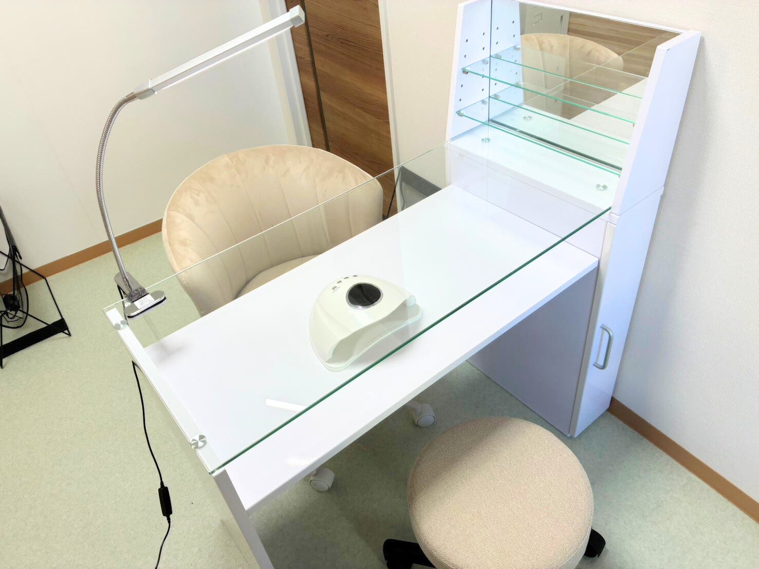 虎ノ門｜美容施術・ケアに、ネイル設備付きシェアサロンスペースの写真1