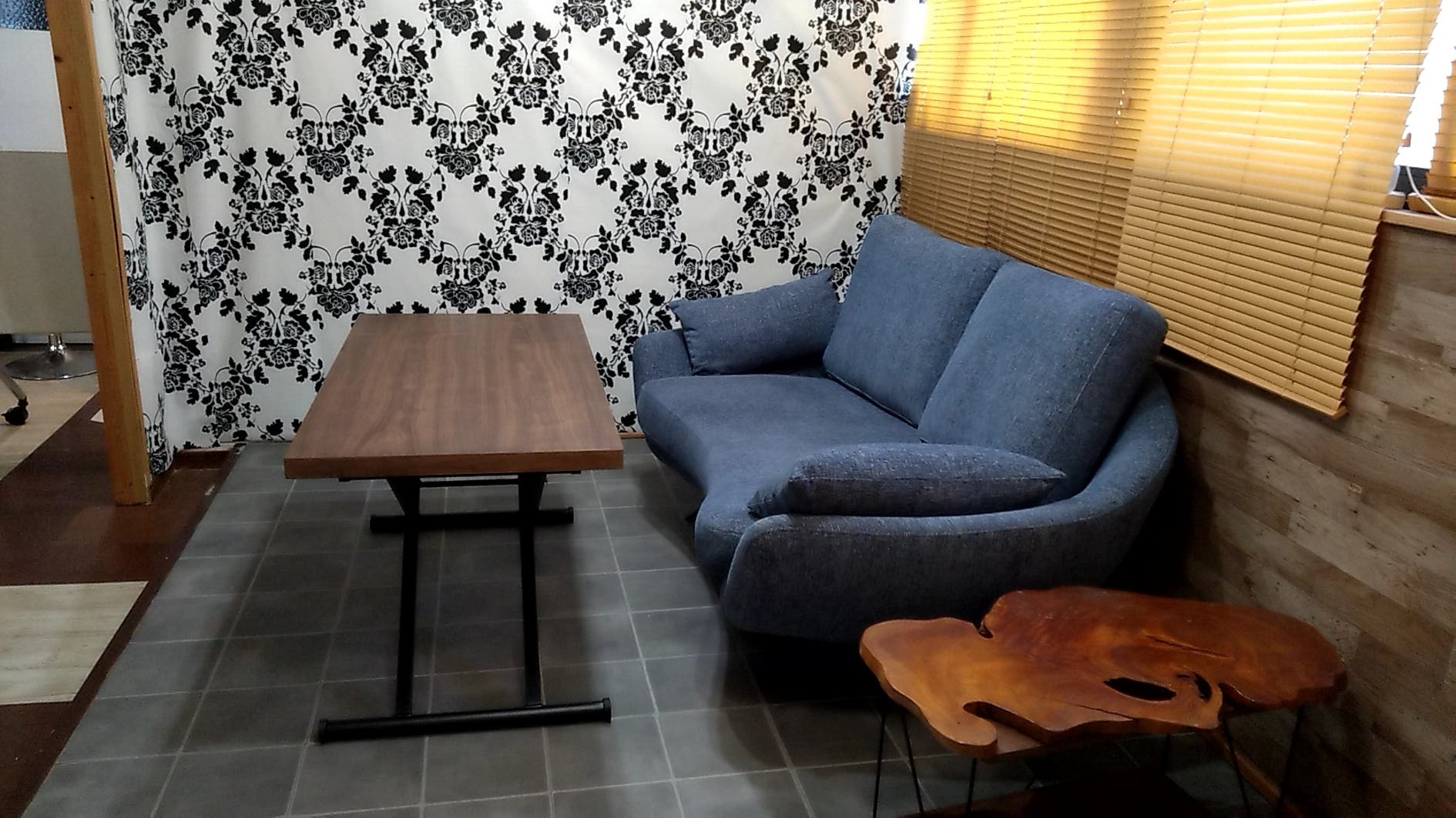 2階Ａ室　WEB会議・面接・勉強にも！の写真1