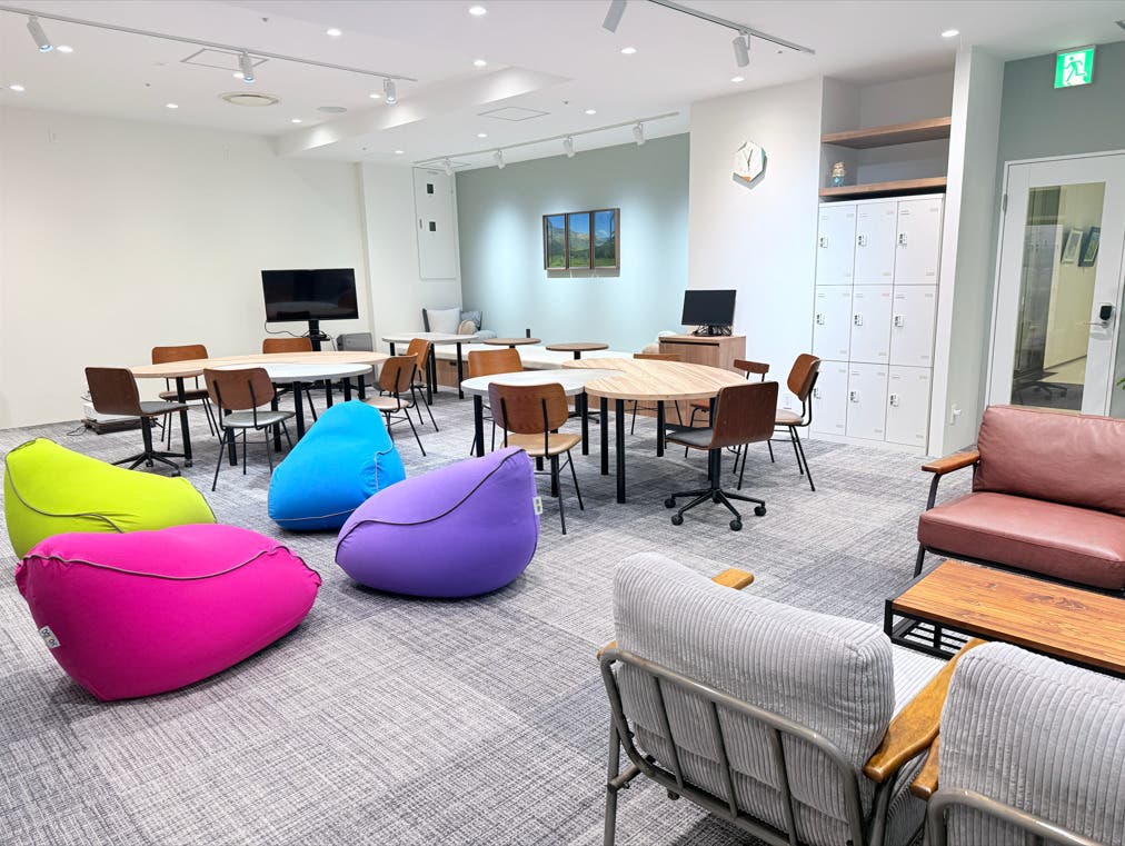 【新静岡駅徒歩1分】最大20名｜静かな地下空間｜講義・研修・会議向けの写真9