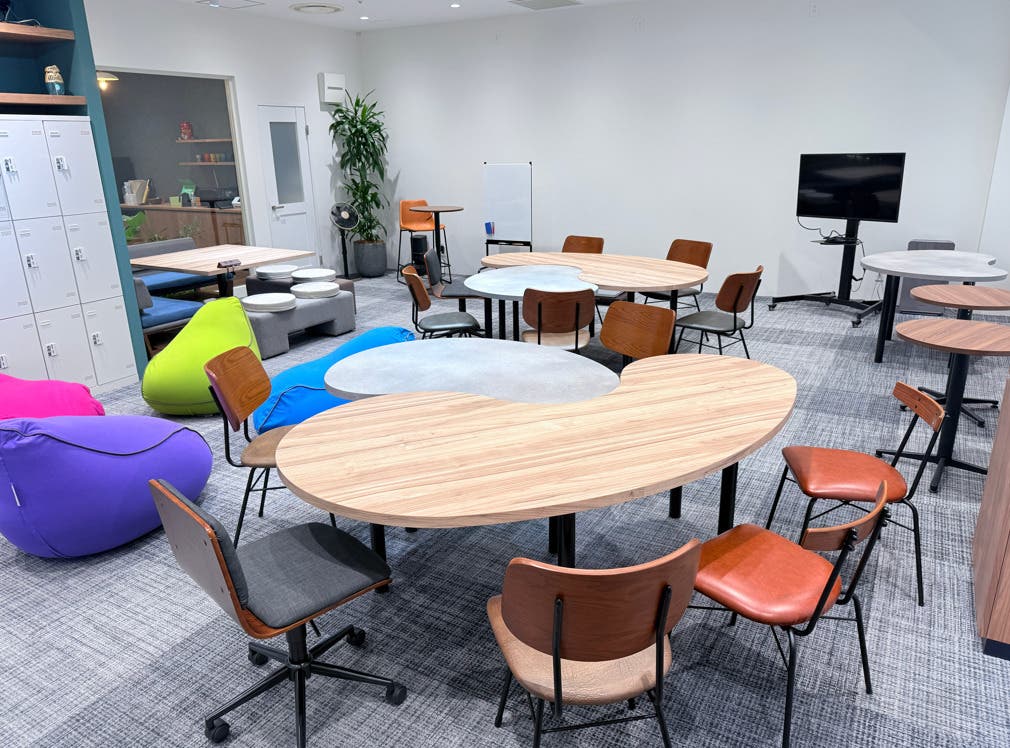 【新静岡駅徒歩1分】最大20名｜静かな地下空間｜講義・研修・会議向けの写真11