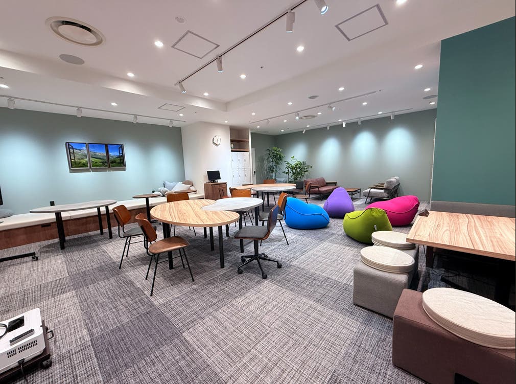 【新静岡駅徒歩1分】最大20名｜静かな地下空間｜講義・研修・会議向けの写真13