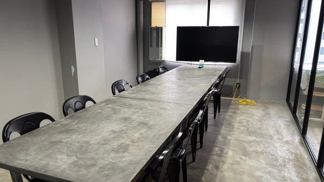 【南森町/大阪天満宮】片面ガラス張りのおしゃれで落ち着いた会議室・・・会議/撮影・収録/ボードゲーム/ファンミーティングなどの写真4