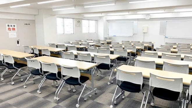 鶴見駅前(54名様収容) 第二会議室 プロジェクターセット無料 Wi-Fi完備の写真2